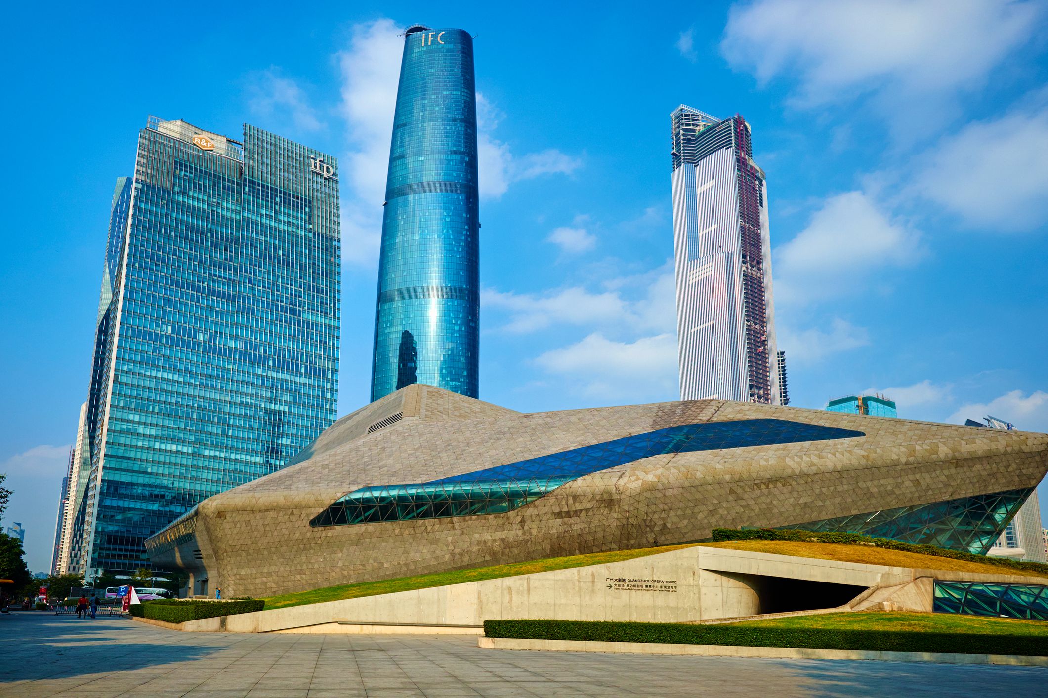 Zaha Hadid: a rainha das curvas na arquitetura - Roca Brasil Cerámica